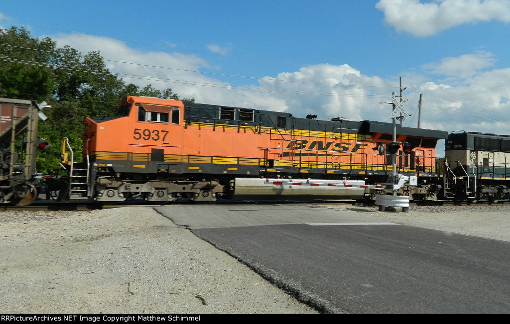 BNSF 5937